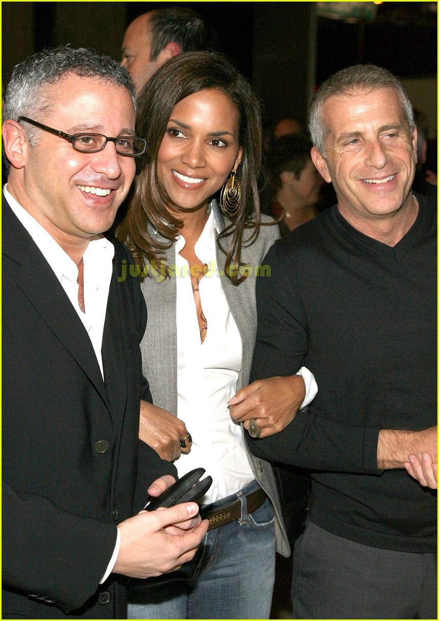 Halle Berry's Wicked Tan Line: Photo 2417411 | Halle Berry Pictures ...