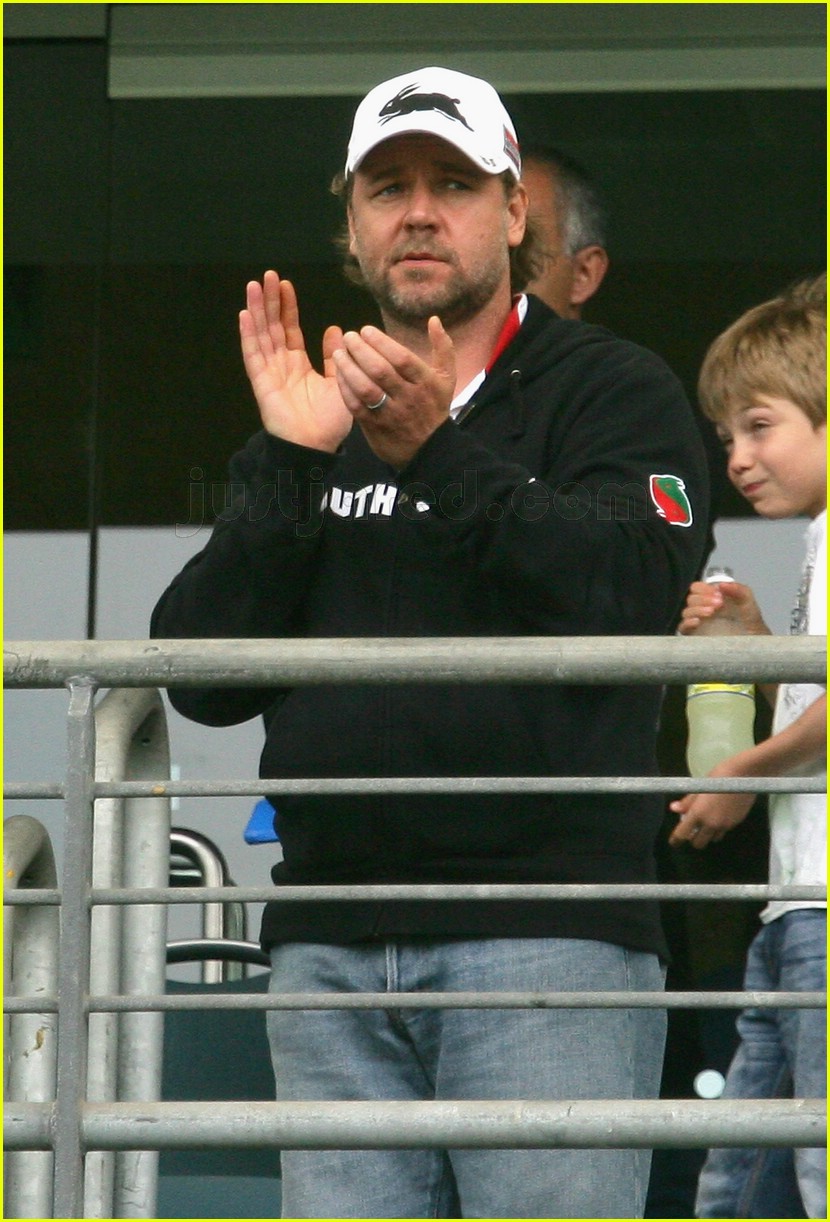 Russell Crowe is Sherlock Holmes: Photo 2414346 | Celebrity Babies ...