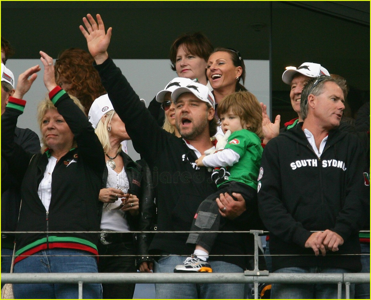 Russell Crowe is Sherlock Holmes: Photo 2414348 | Celebrity Babies ...