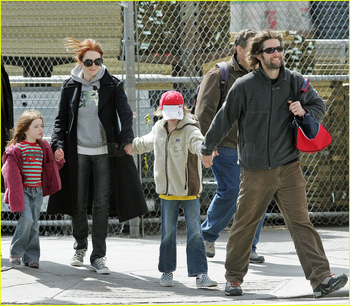 Julianne Moore: Mom's the Word: Photo 109001 | Bart Freundlich, Cal ...