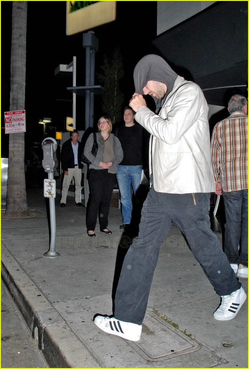 Camera Shy Celebrities: Photo 118741 | Bar Refaeli, Chris Martin ...