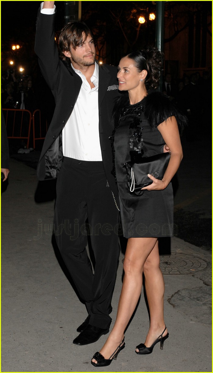 Demi & Ashton Love Sailing: Photo 109341 | Ashton Kutcher, Demi Moore ...