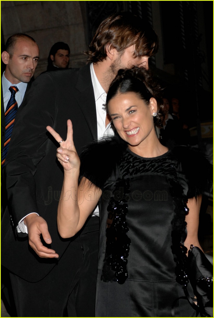 Demi & Ashton Love Sailing: Photo 109391 | Ashton Kutcher, Demi Moore ...