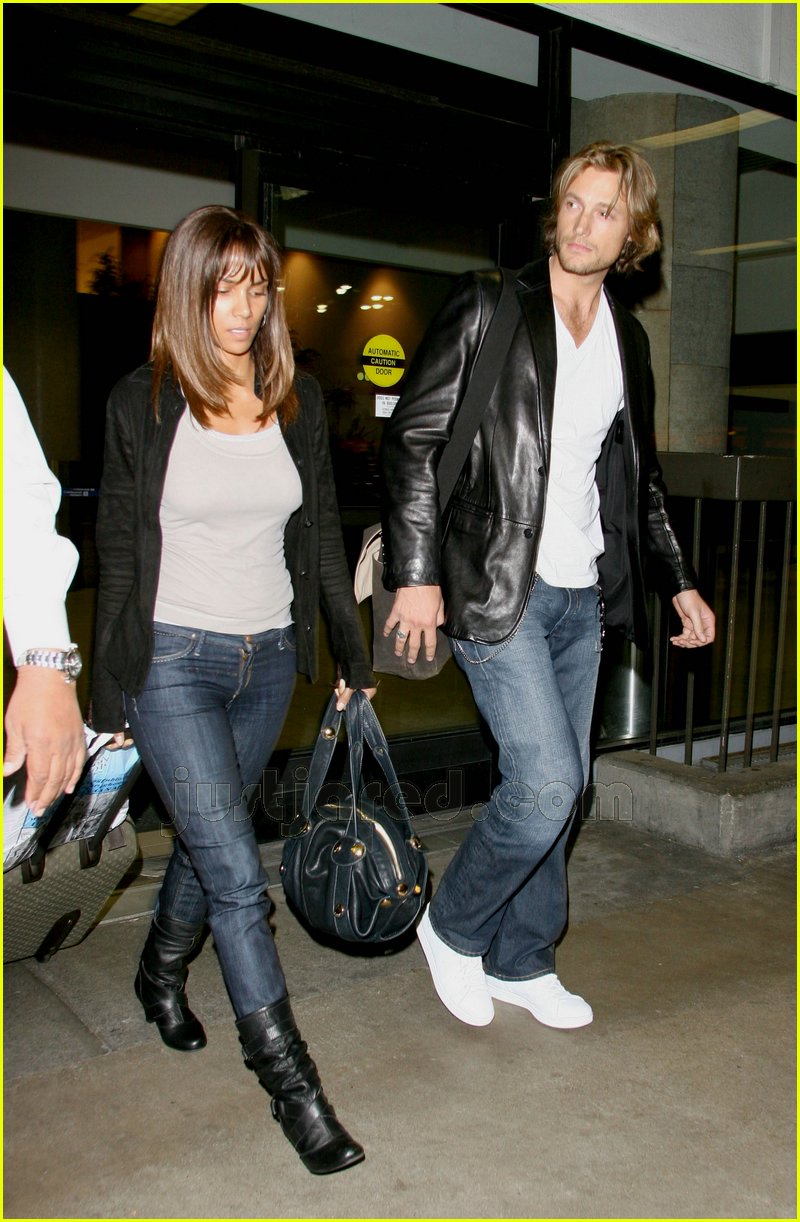 Berry 'n Her Boy Fly West: Photo 135261 | Airport, Gabriel Aubry, Halle ...