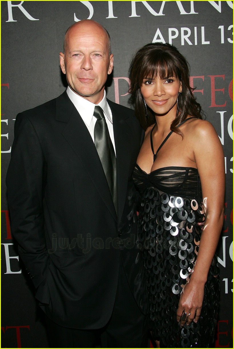 Halle Berry @ Perfect Stranger Premiere: Photo 98491 | Bruce Willis ...