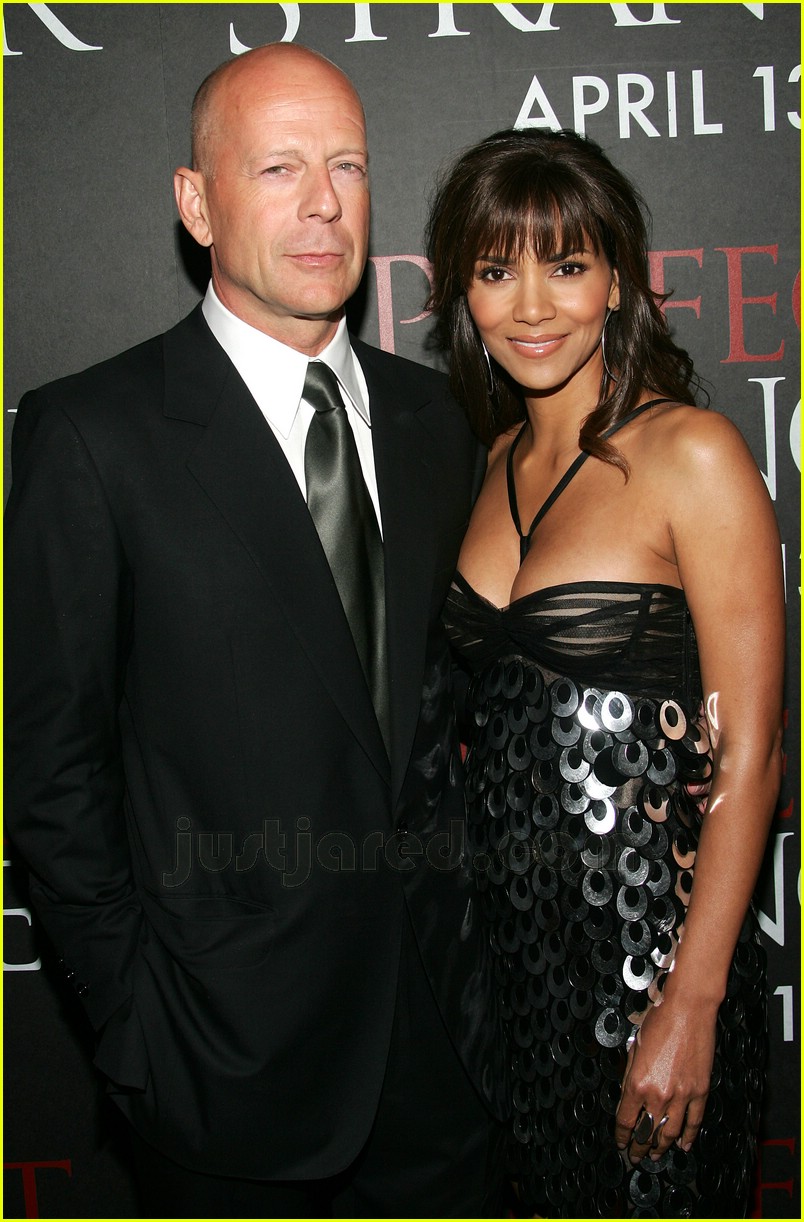 Halle Berry @ Perfect Stranger Premiere: Photo 98551 | Bruce Willis ...