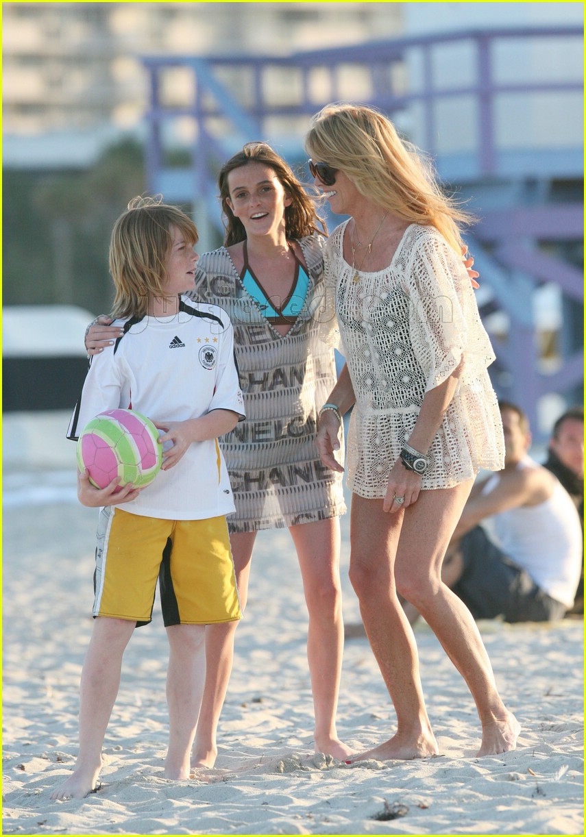 Lohan Family Vacation... Without Lindsay: Photo 97011 | Aliana Lohan, Cody Lohan, Dina Lohan ...