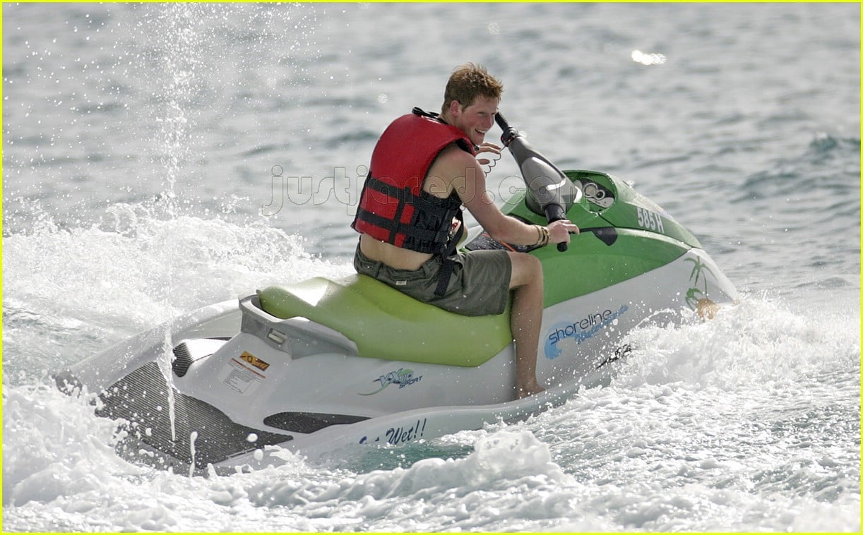 Prince Harry is a Royal Hottie: Photo 97941 | Prince Harry, Shirtless ...