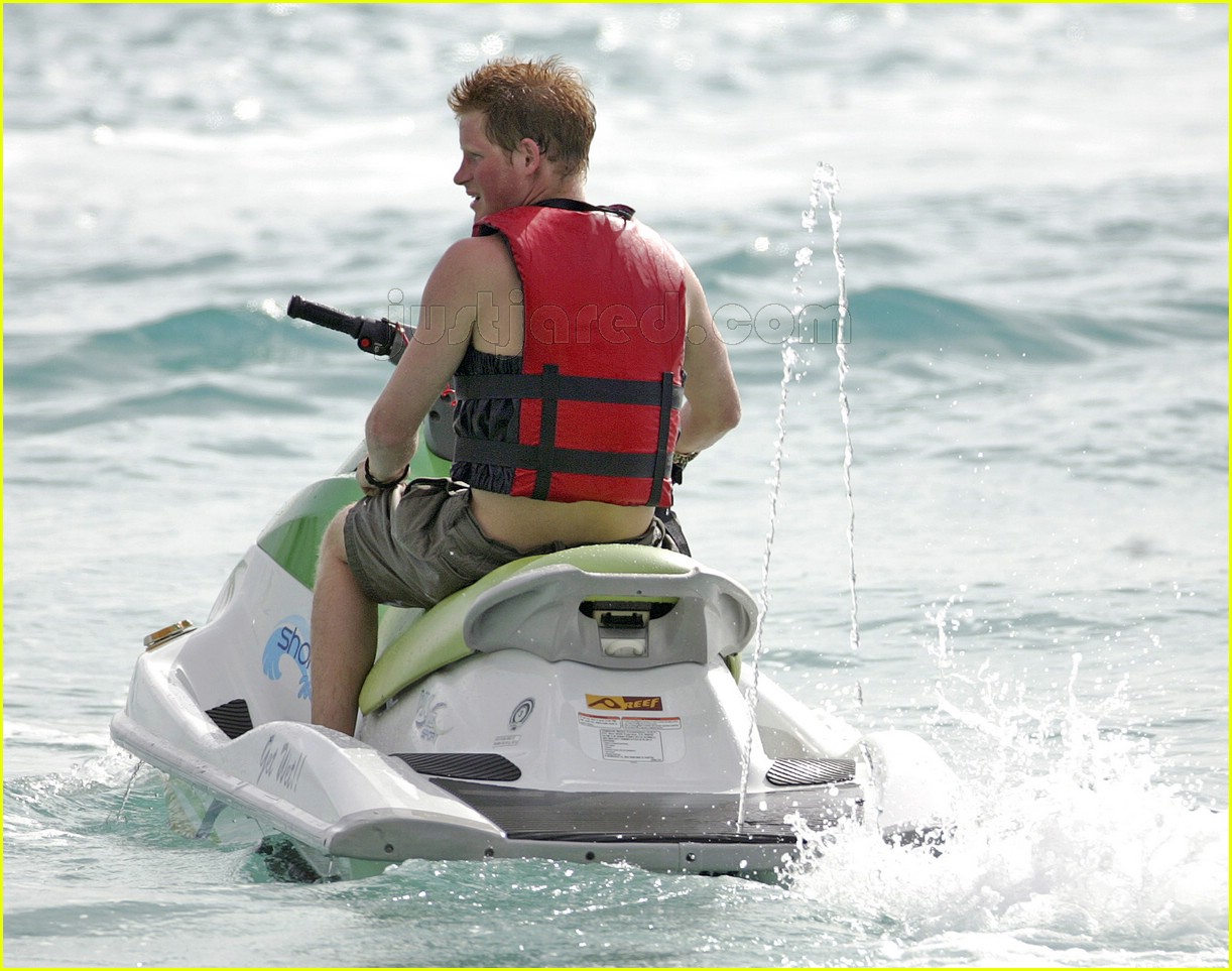 Prince Harry is a Royal Hottie: Photo 97961 | Prince Harry, Shirtless ...