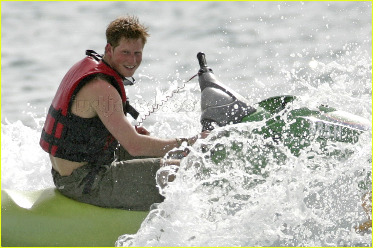 Prince Harry is a Royal Hottie: Photo 97981 | Prince Harry, Shirtless ...