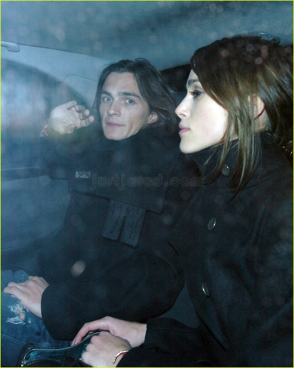Keira Knightley's Boyfriend Attacks!: Photo 90961 | Keira Knightley ...
