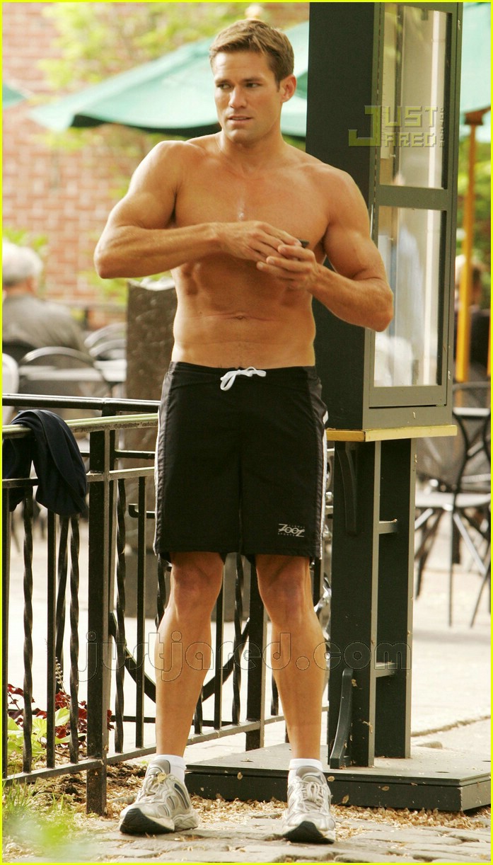 Andy Baldwin: Shirtless in Central Park: Photo 172481 | Andy Baldwin ...