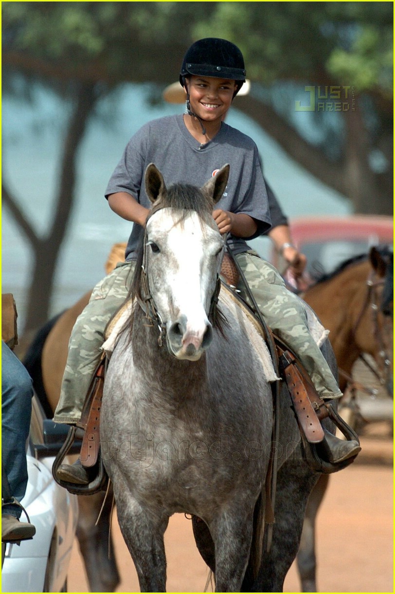 Nicole & Hugh Giddy Up: Photo 189521 | Celebrity Babies, Connor Cruise ...