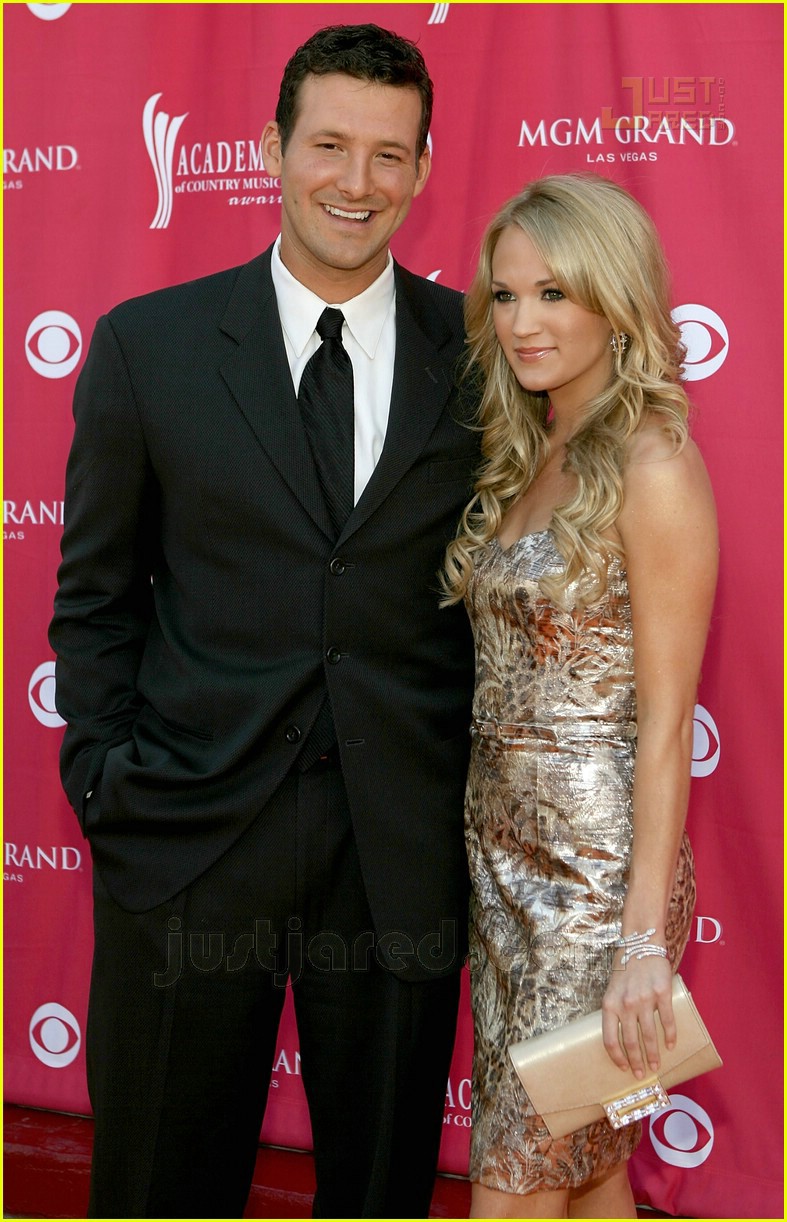Carrie Underwood & Tony Romo: It's Official!: Photo 165961 | Carrie ...