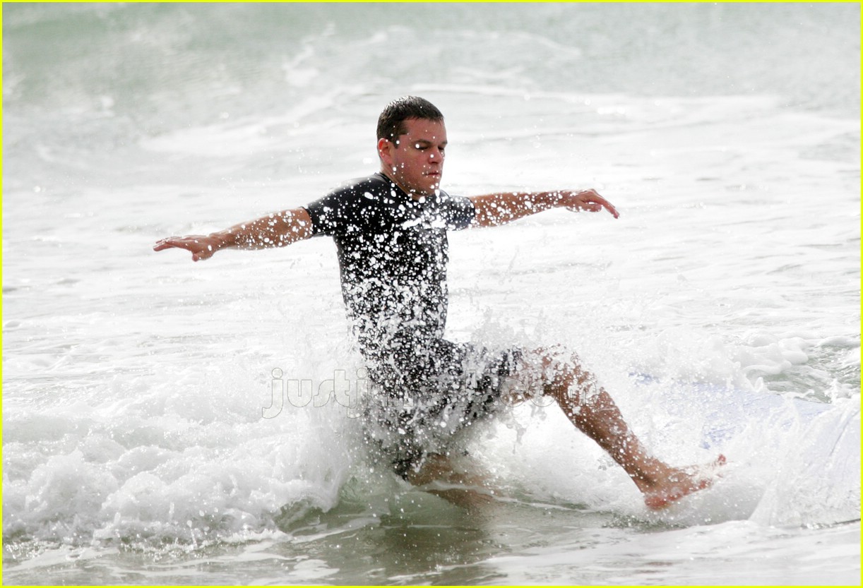 Affleck, Damon Hit the Surf: Photo 447341 | Photos | Just Jared ...