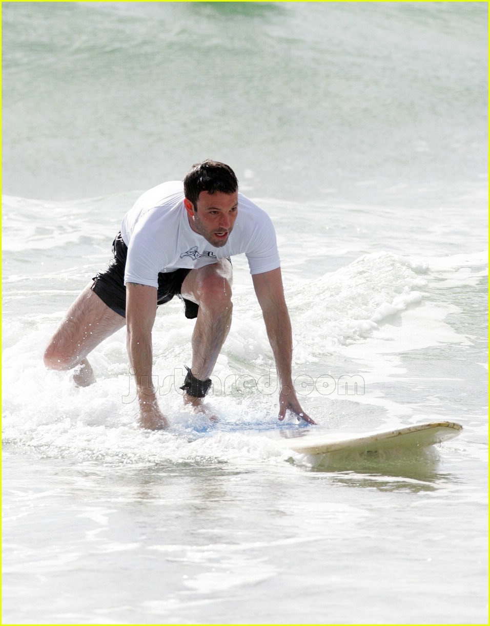 Affleck, Damon Hit the Surf: Photo 447361 | Ben Affleck, Matt Damon ...