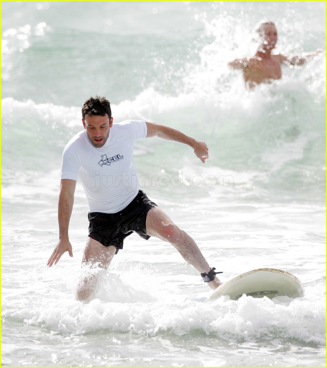 Affleck, Damon Hit the Surf: Photo 447371 | Photos | Just Jared ...