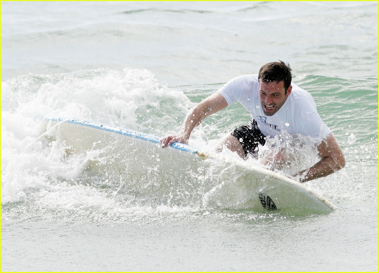Affleck, Damon Hit the Surf: Photo 447391 | Photos | Just Jared ...