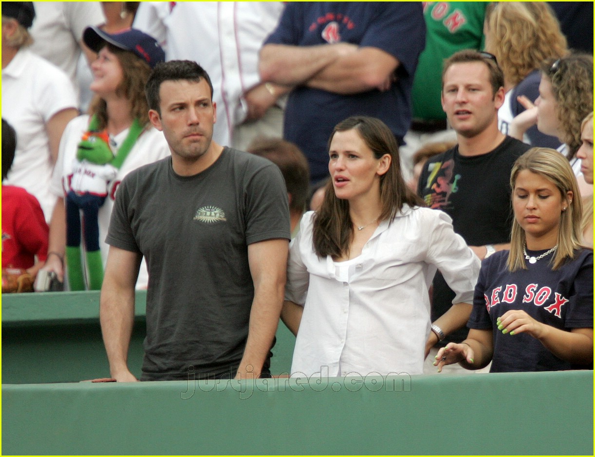 Seventh Inning Stretch for Affleck and Garner: Photo 417131 | Photos ...