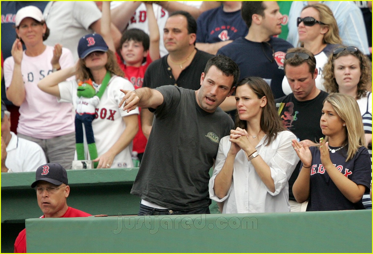 Seventh Inning Stretch for Affleck and Garner: Photo 417181 | Photos ...