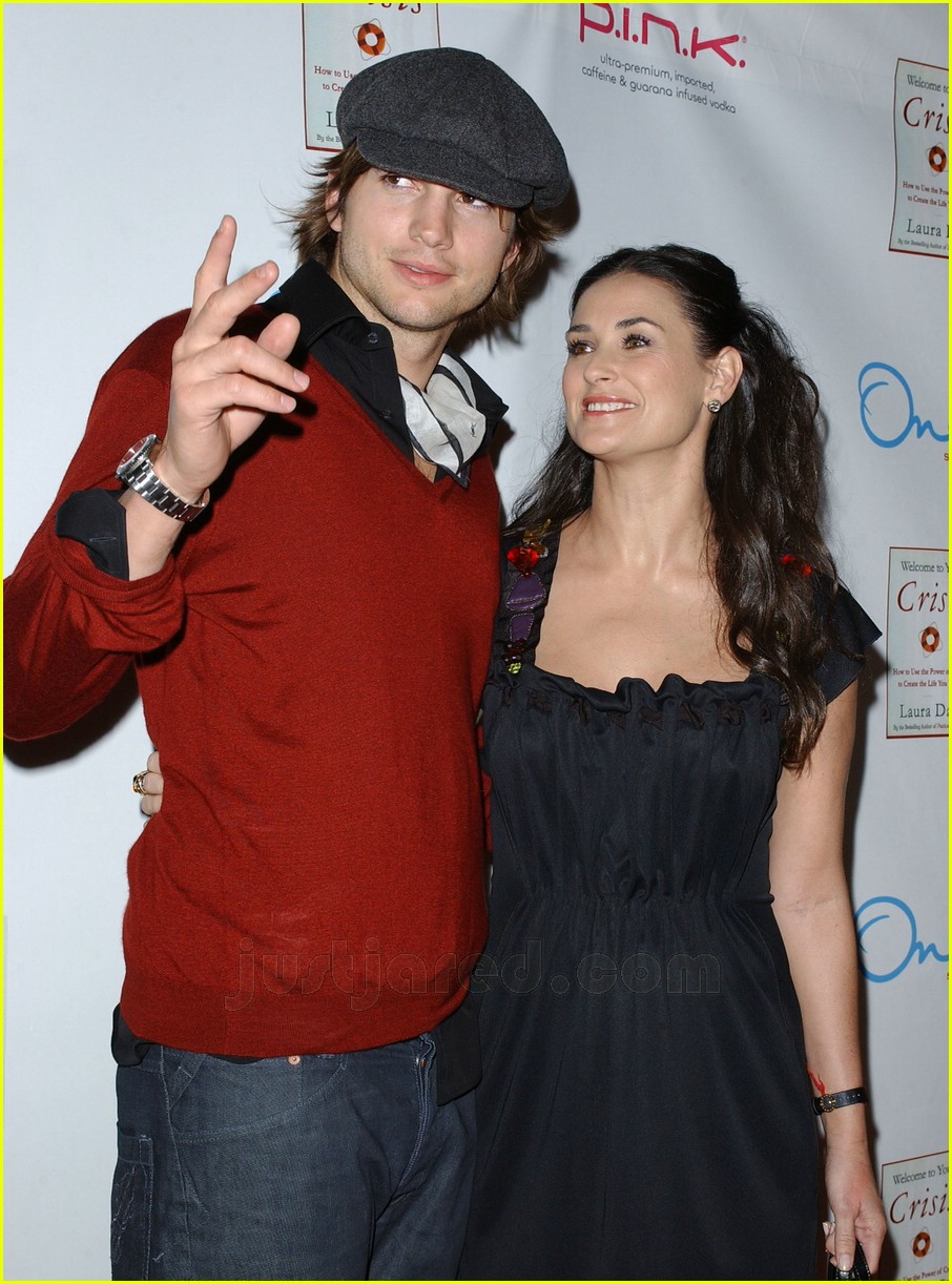 Demi & Ashton's Odd Family Dynamic: Photo 454661 | Ashton Kutcher ...