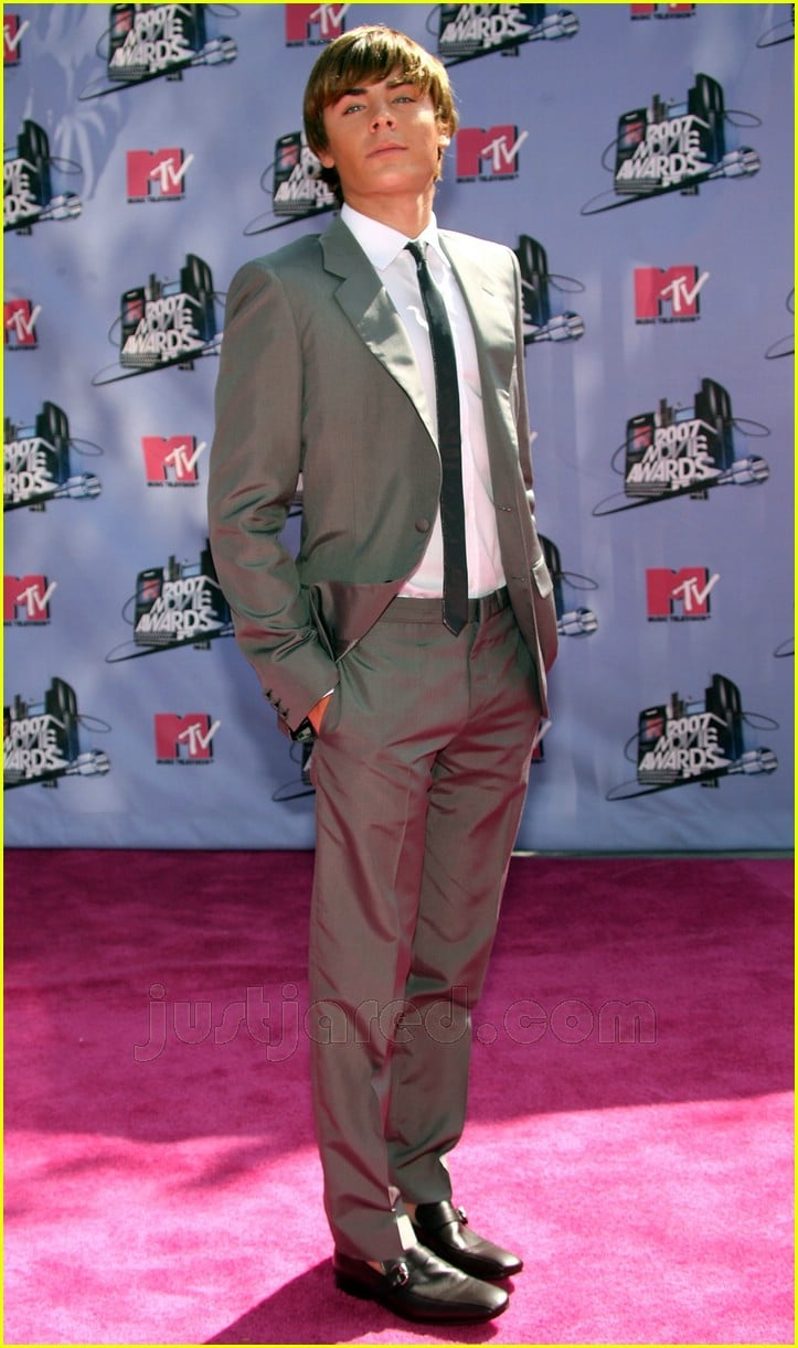 Zac Efron: Same Suit, Different Day: Photo 451601 | Zac Efron Photos ...