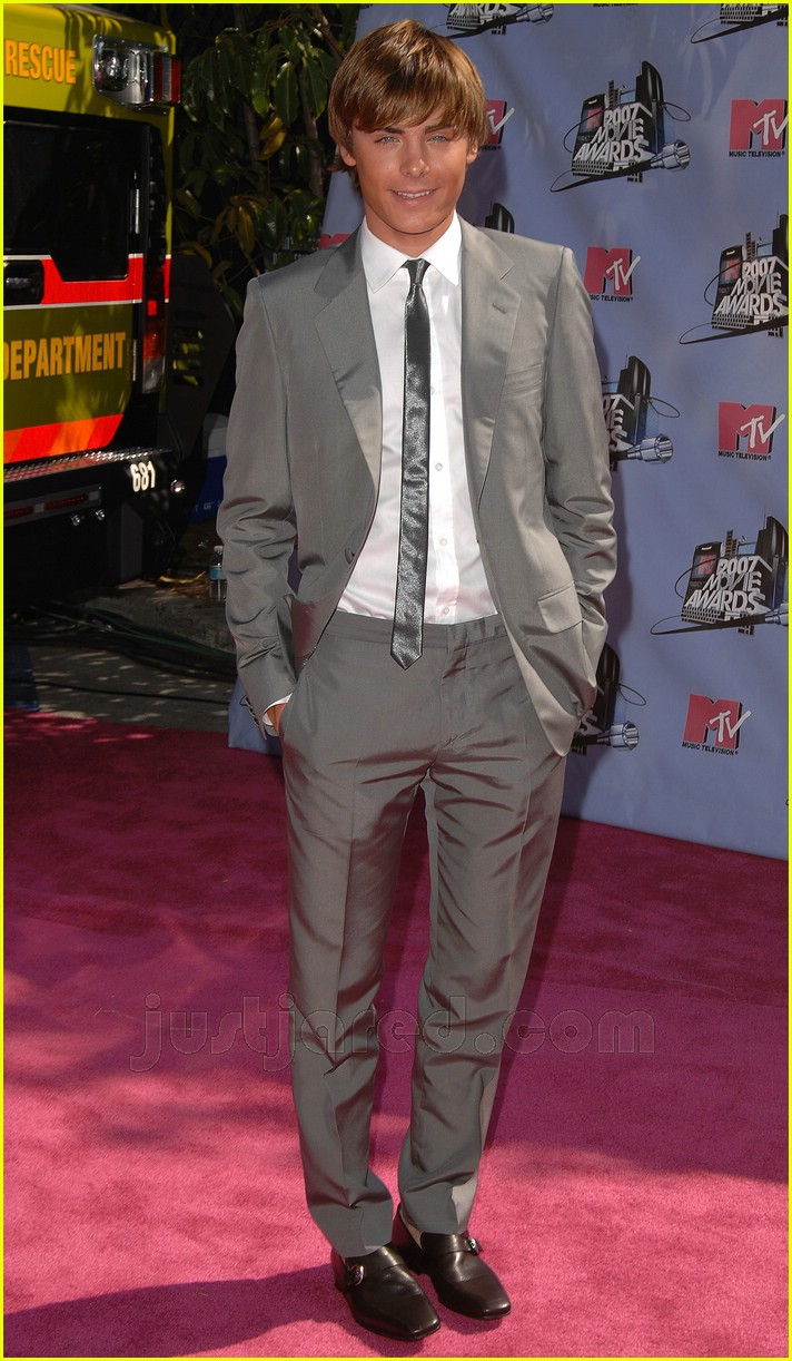 Zac Efron: Same Suit, Different Day: Photo 451621 | Photos | Just Jared ...