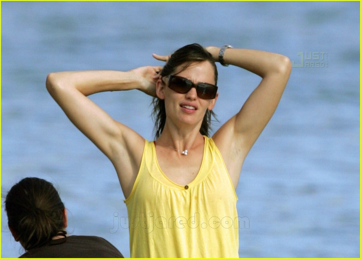 Jennifer Garner: Daughters' Day @ the Beach: Photo 447791 | Ben Affleck ...