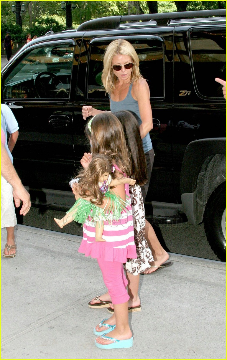 Kelly Ripa's Kids' Day Out: Photo 452931 | Photos | Just Jared ...