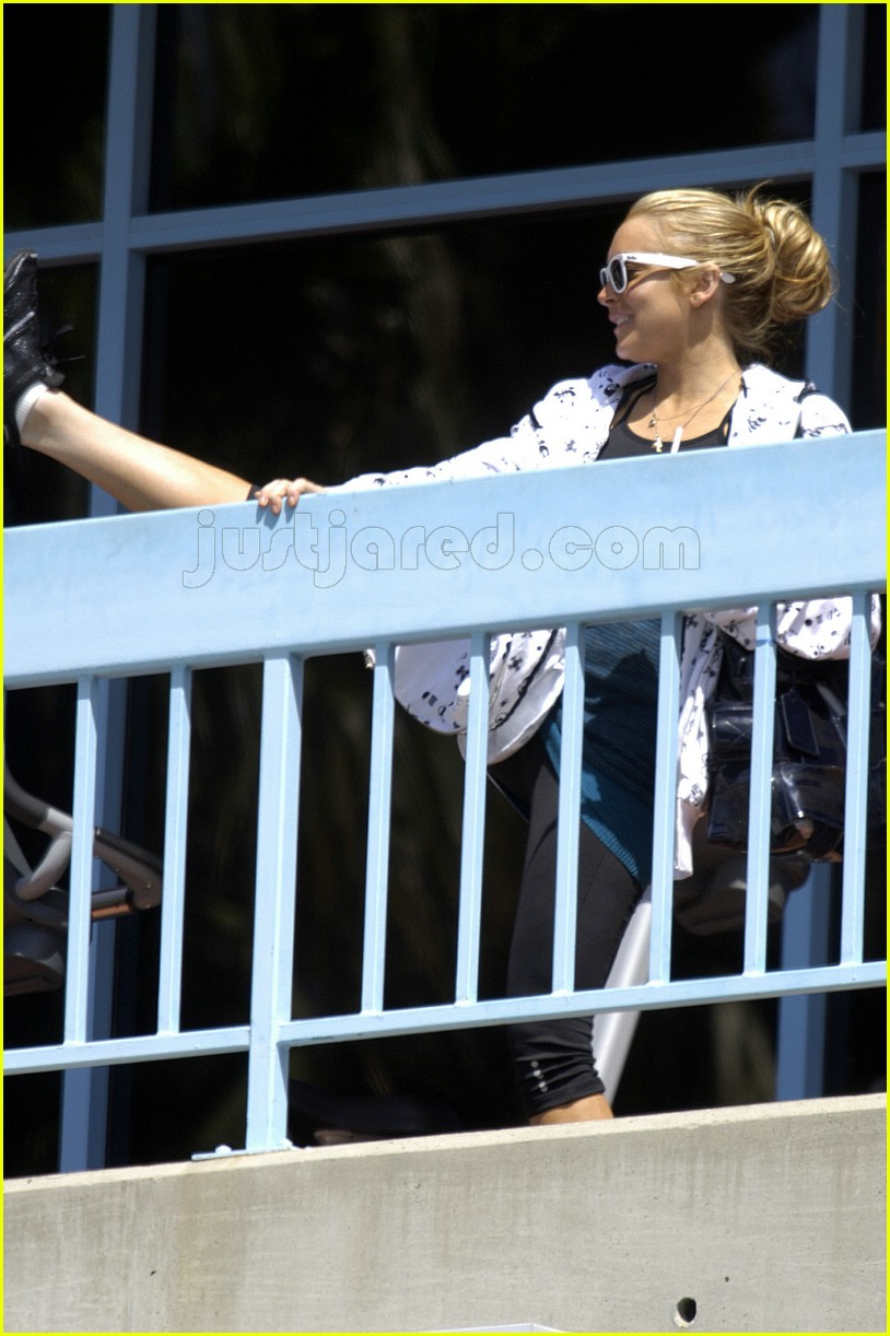 Photo: lindsay lohan stretching 01 | Photo 429161 | Just Jared ...