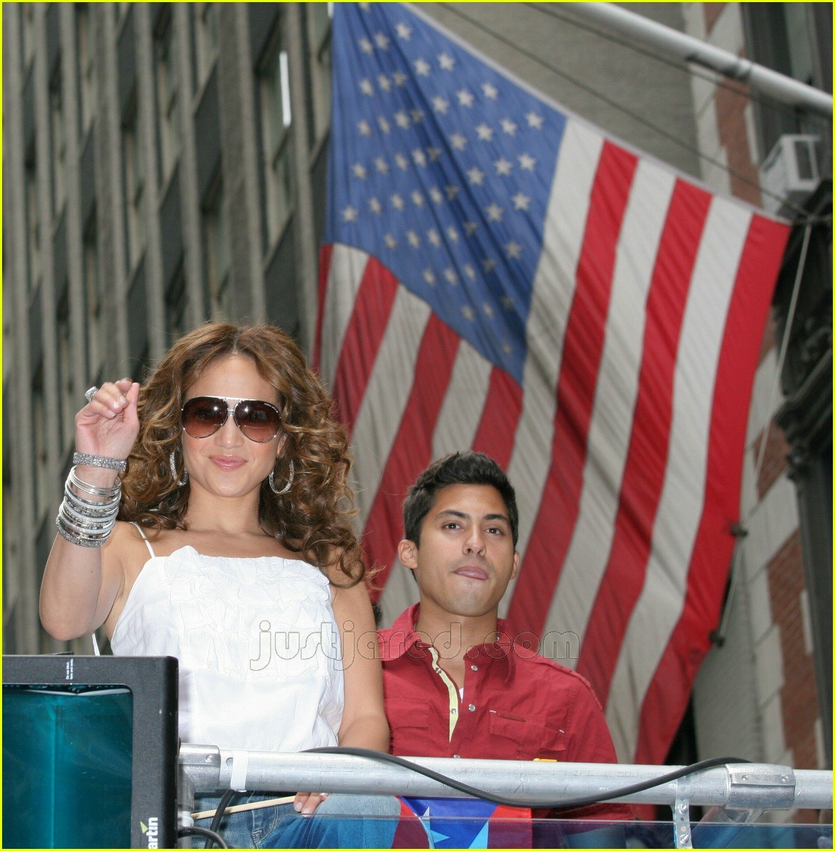 Jennifer Lopez Shows Off Some Puerto Rican Pride: Photo 431191 ...