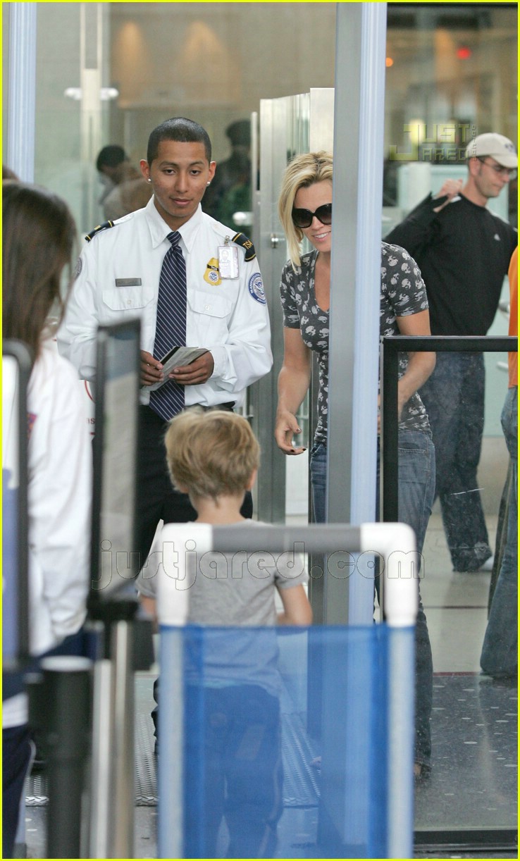 Jenny Jets Off with Son Evan: Photo 435261 | Celebrity Babies, Evan ...