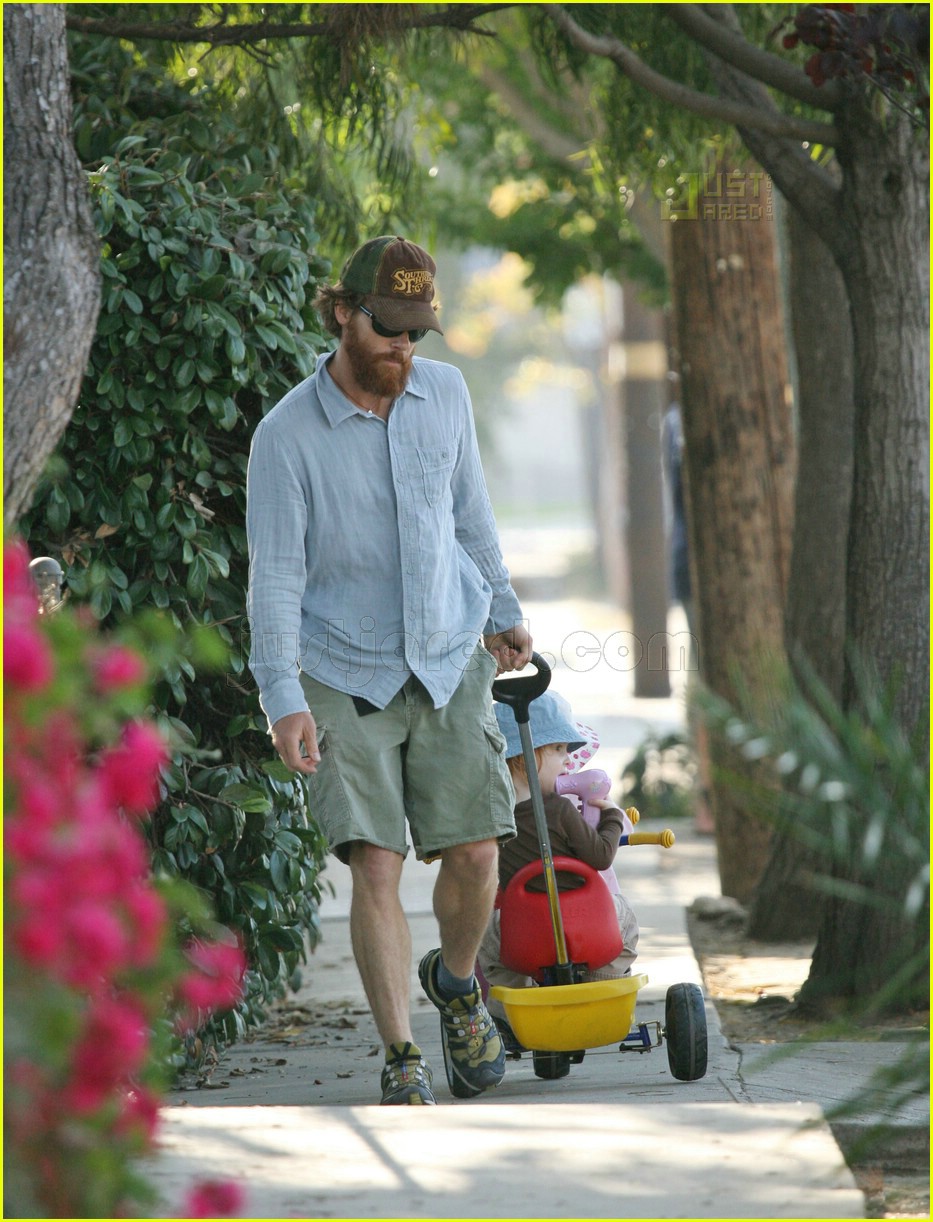 Julia Roberts' Twins Go For a Spin: Photo 455571 | Photos | Just Jared ...