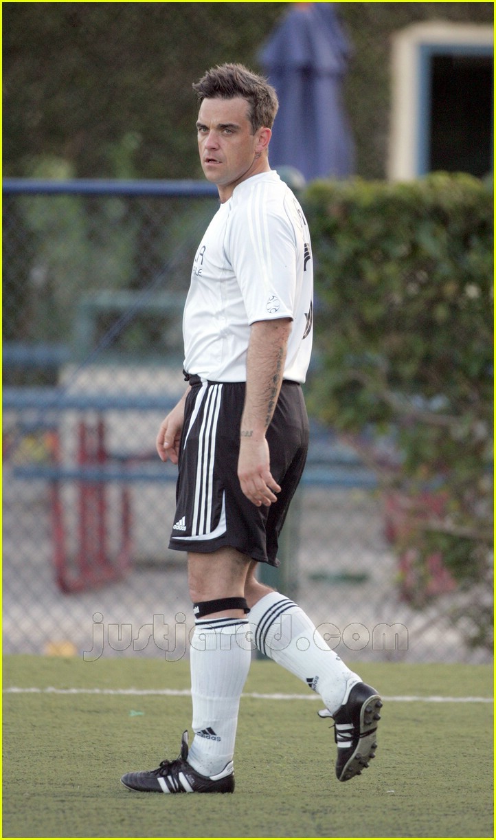 Robbie Williams' Sweaty Soccer Match: Photo 427831 | Photos | Just ...
