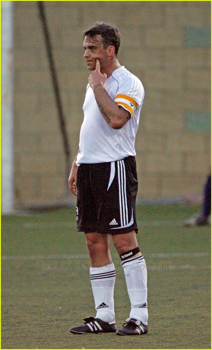 Robbie Williams' Sweaty Soccer Match: Photo 427931 | Photos | Just ...