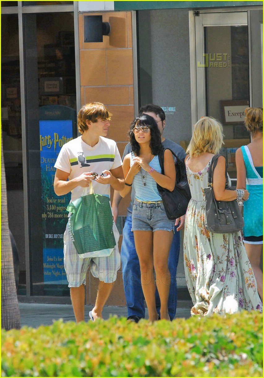 Zanessa Bops to the Top: Photo 455651 | Vanessa Hudgens, Zac Efron ...