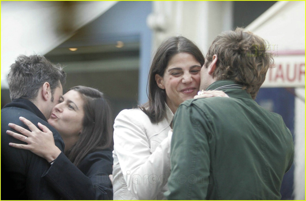 Jude Law's Assistant Has Something Stuck Between His Teeth: Photo ...