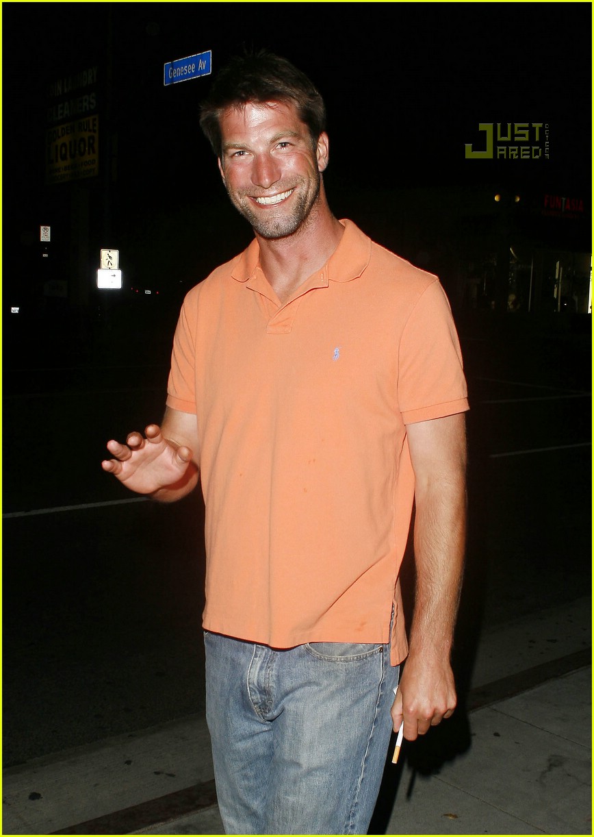 Looking for a Date? Try Winston's!: Photo 503751 | Adam Brody, Charlie ...