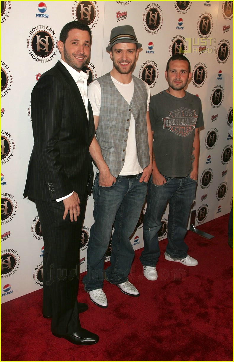 Justin Holds Tight to Jessica's Leg: Photo 497291 | Photos | Just Jared ...