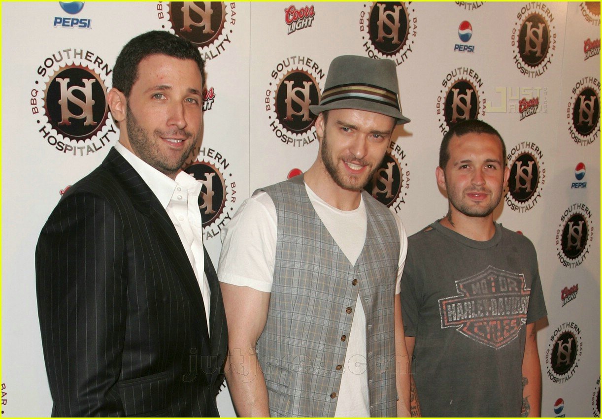 Justin Holds Tight to Jessica's Leg: Photo 497481 | Photos | Just Jared ...