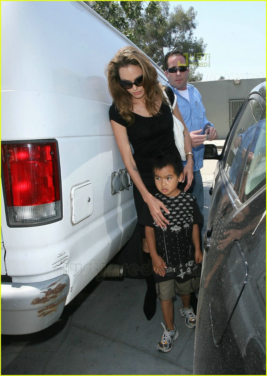Angelina Jolie Comforts Mad Maddox: Photo 519571 | Photos | Just Jared ...