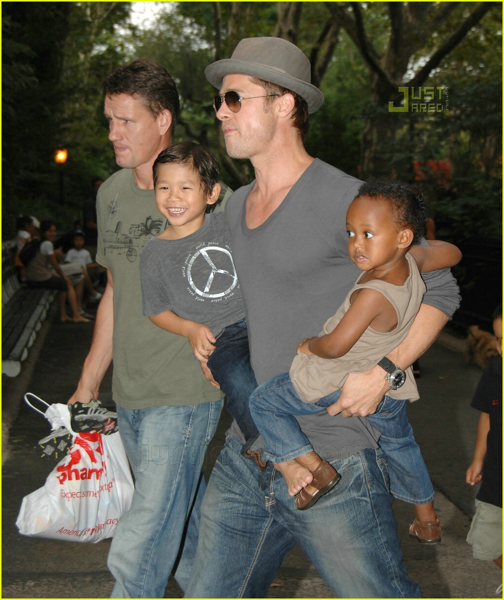 Papa Pitt's Playground Family Fun: Photo 547451 | Angelina Jolie, Brad ...