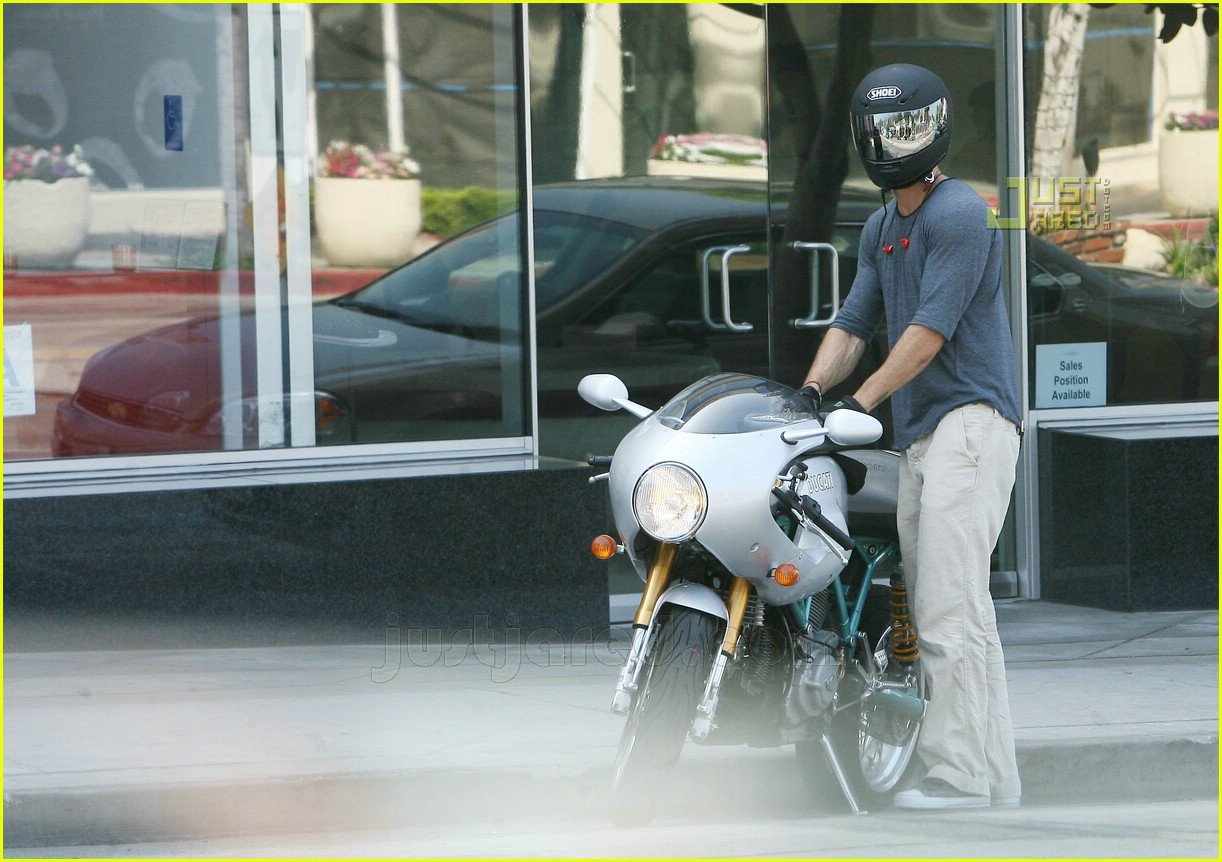 Ryan Reynolds Revs His Scarlett Engine: Photo 545461 | Photos | Just ...