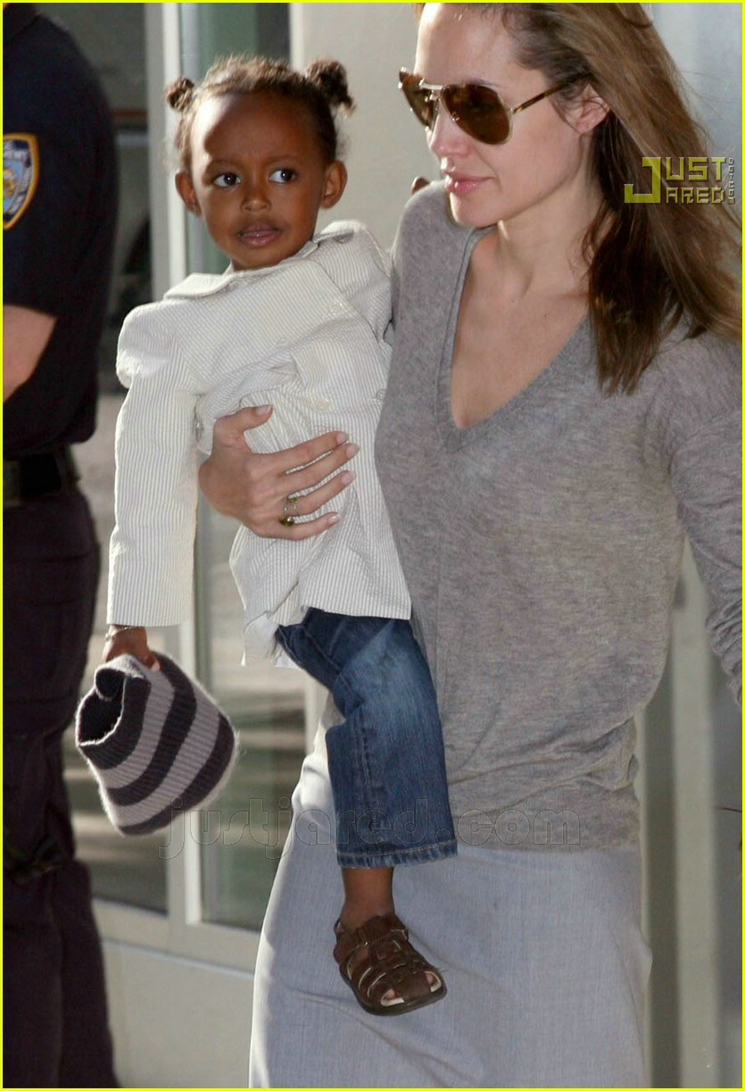 Momgelina Juggles Her Kids: Photo 600761 | Photos | Just Jared ...