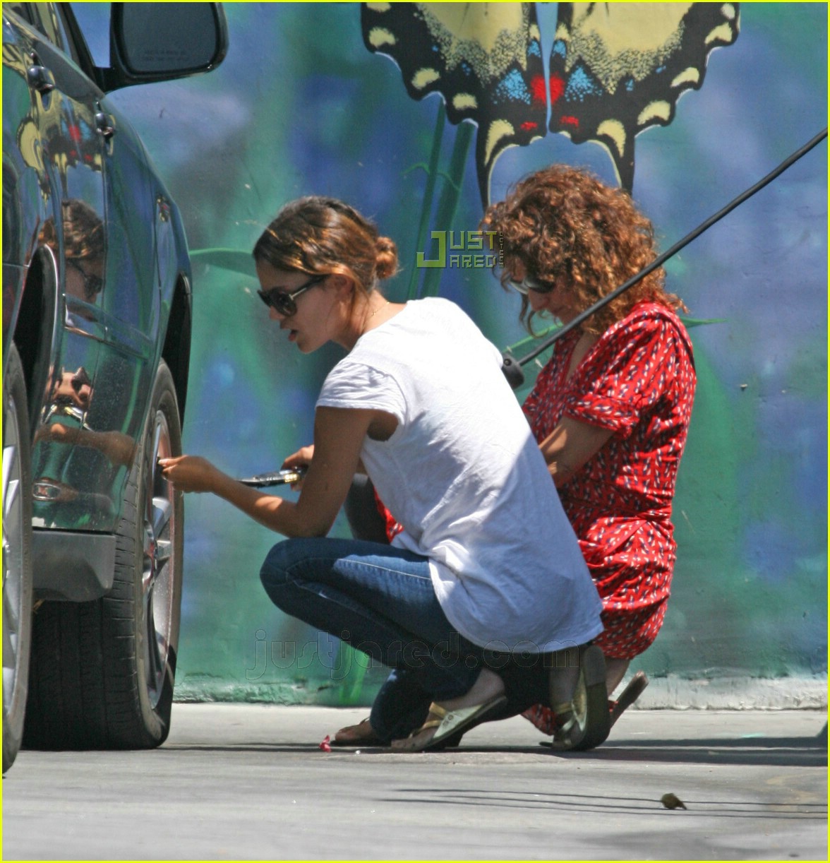 Rachel Bilson is a Flat Tire Fixer: Photo 573491 | Photos | Just Jared ...