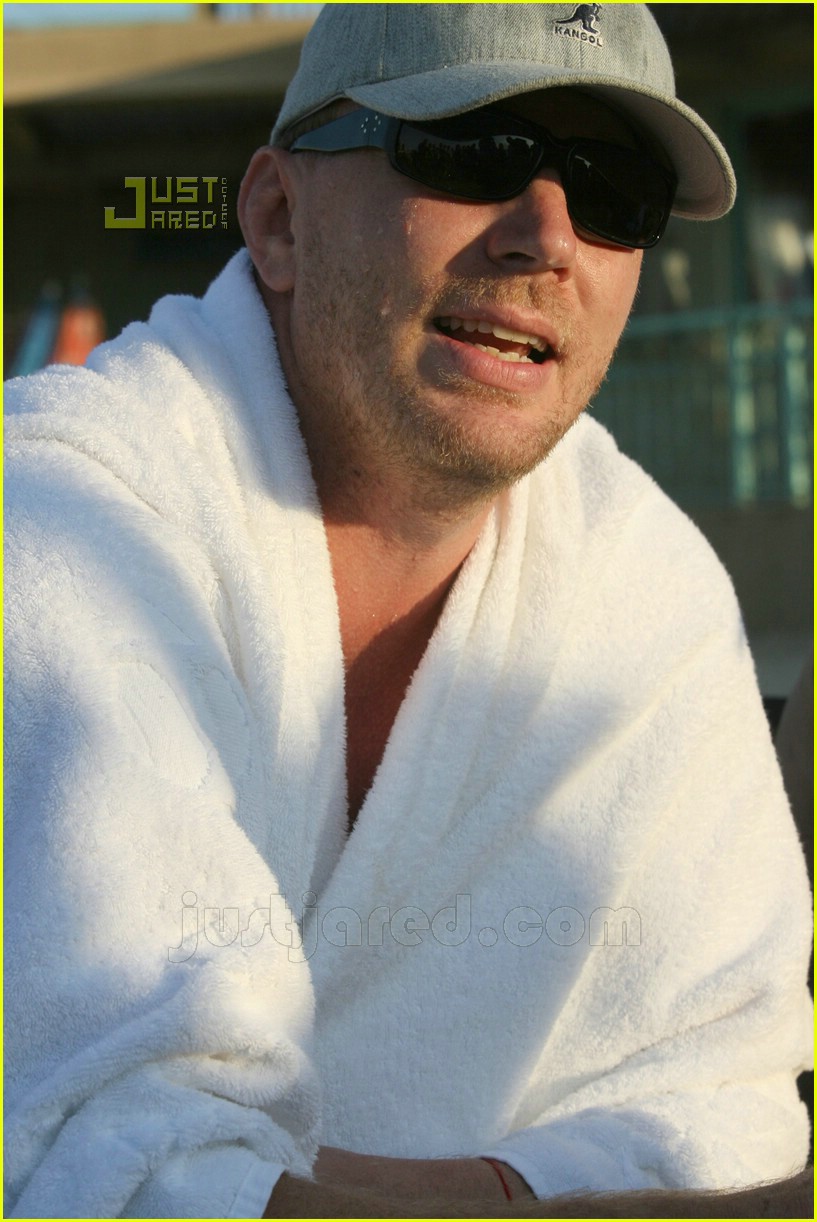 Guy Ritchie is Shirtless: Photo 586401 | Pictures | Just Jared