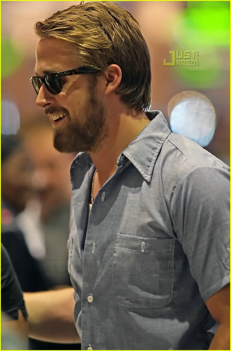 Ryan Gosling Heads to Toronto Film Festival: Photo 578451 | Photos ...