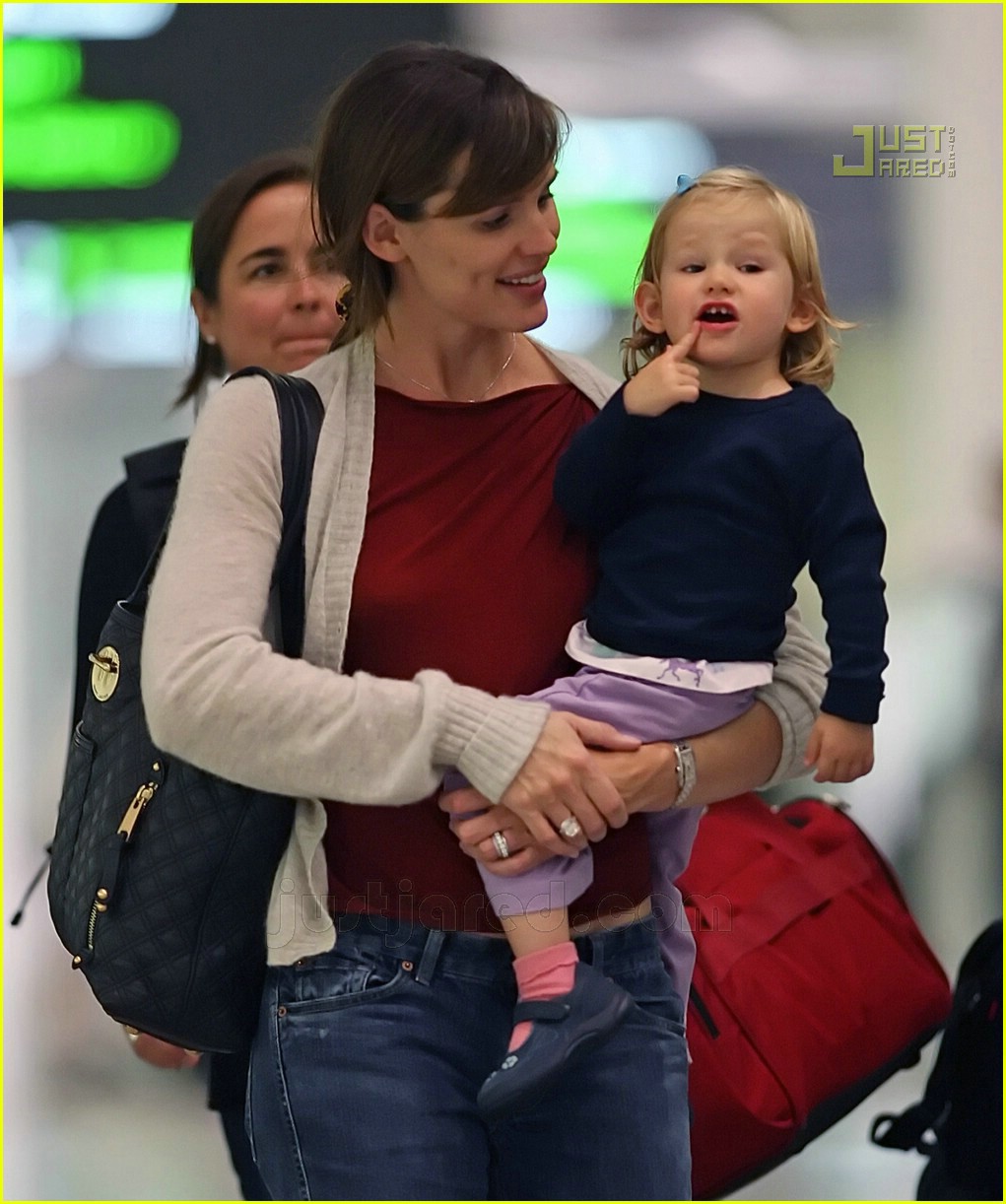 Violet Affleck is a Balloon Baby: Photo 575171 | Photos | Just Jared ...