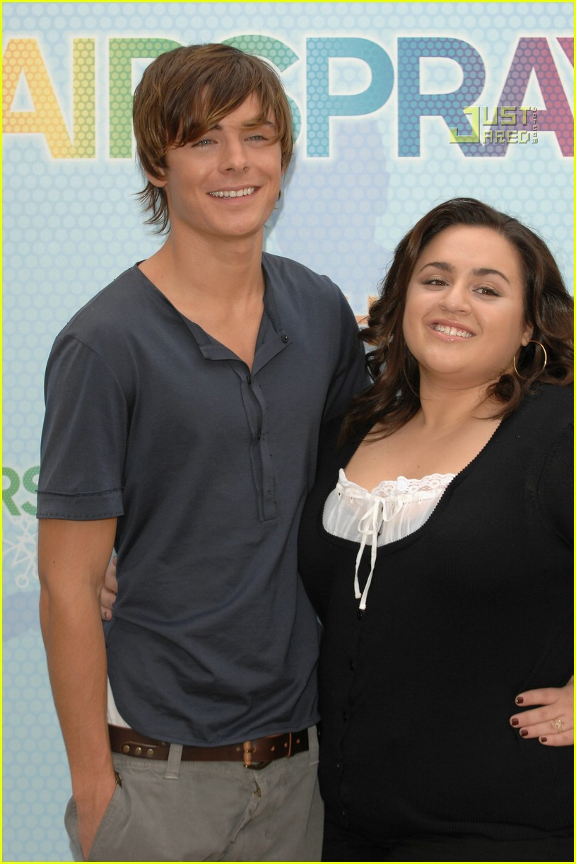 Zac Keeps it Caz: Photo 582621 | Photos | Just Jared: Celebrity News ...