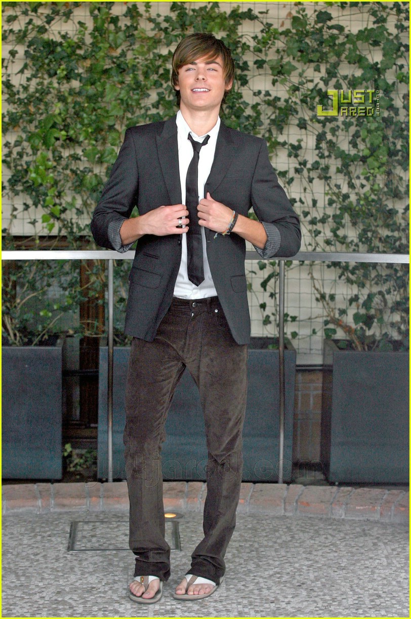 Zac Efron: Suit + Flip-Flops?: Photo 588521 | Photos | Just Jared ...